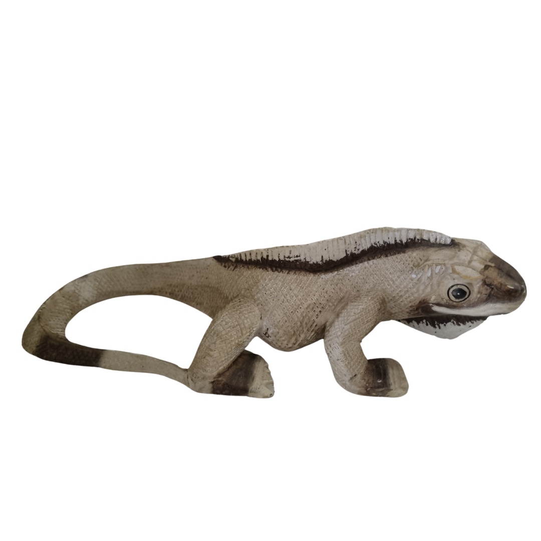 Hand Carved Wooden Lizard: Unique Saur Wood Art - Azure Decor